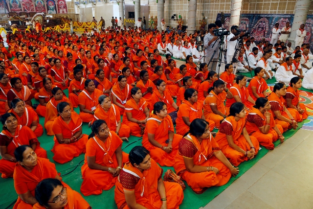 Srivari Sevaks (Voluntary Services) - Tirumala Tirupati Darshan Seva ...